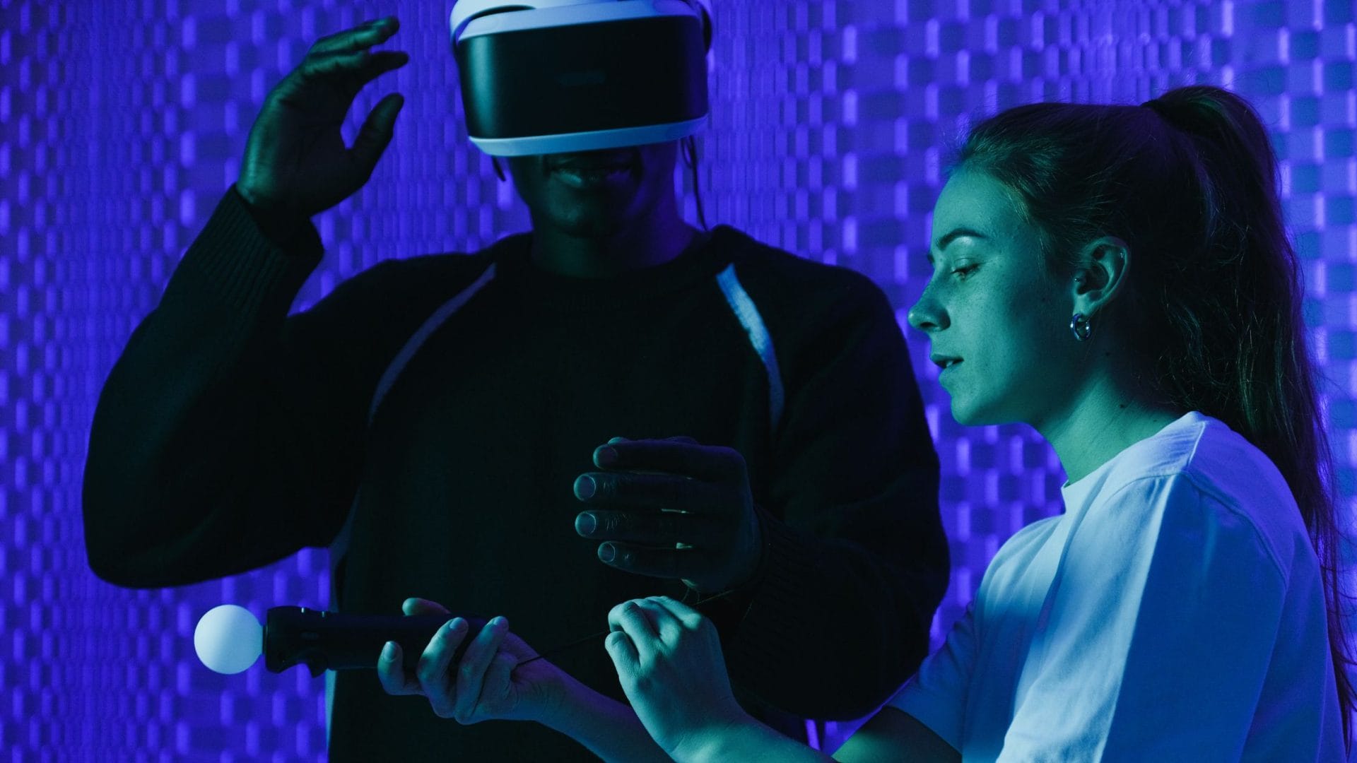 Transforming Style: The Impact of Virtual Reality in Fashion