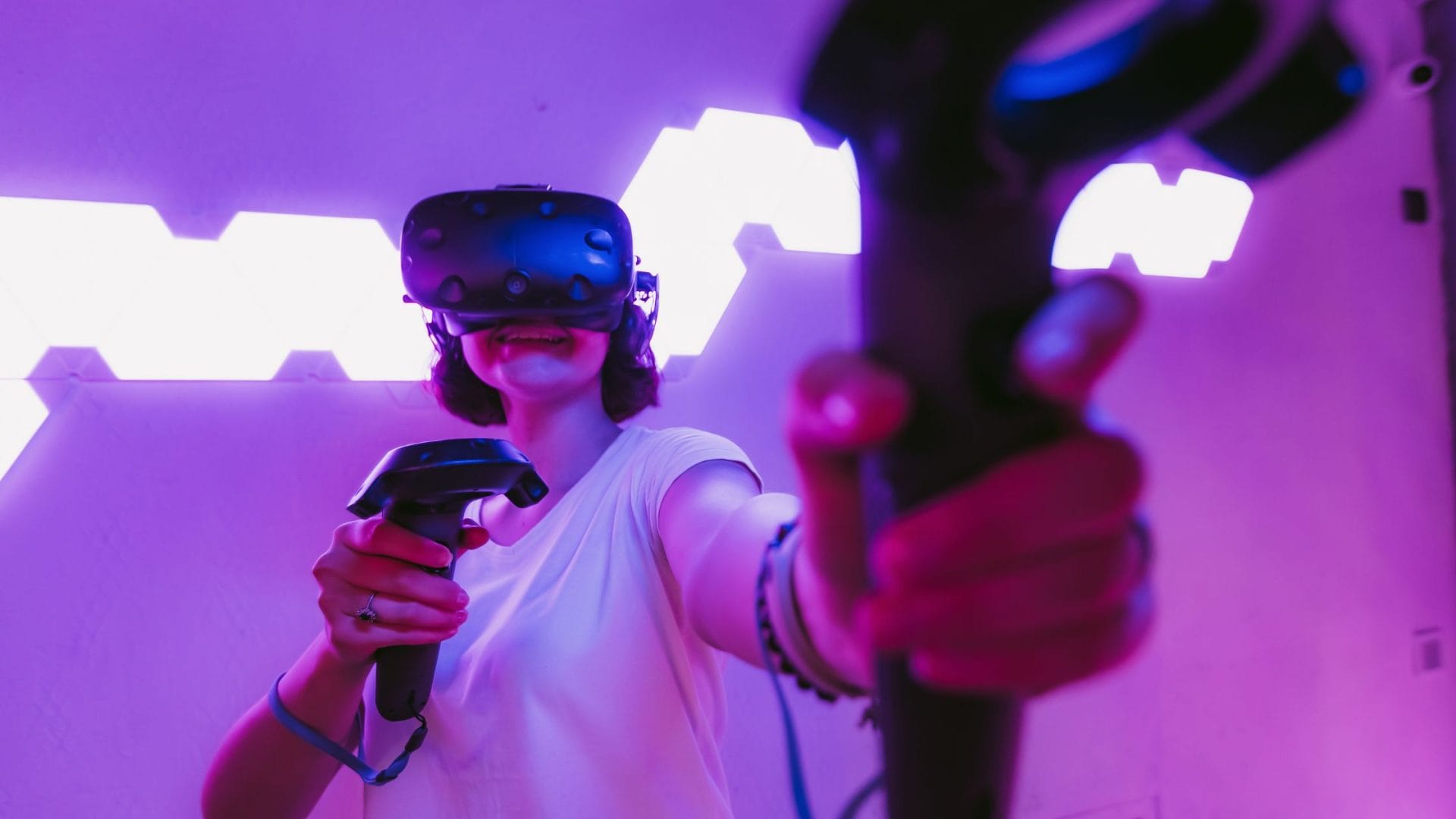 Virtual Reality Gaming Devices: The Future of Immersive Gaming - OPIC ...